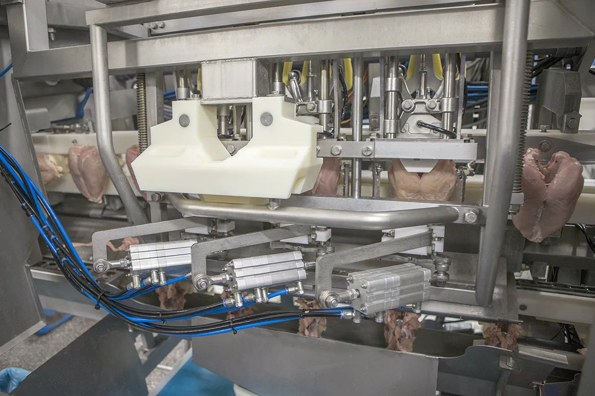 AMF-i poultry breast cap filleting system | Marel
