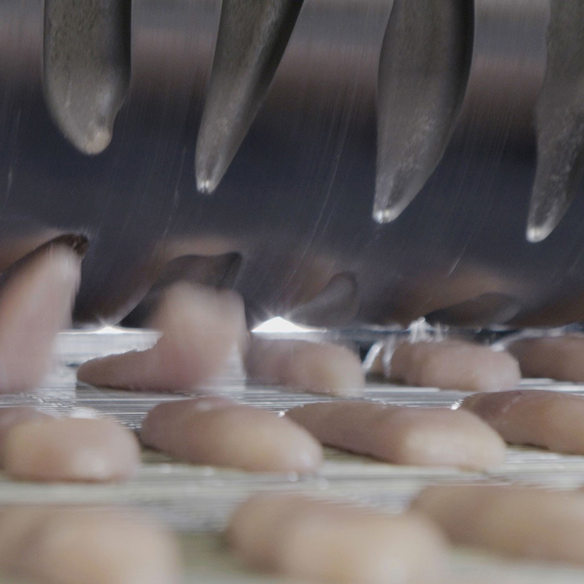 Mora выбирает RevoPortioner | Marel