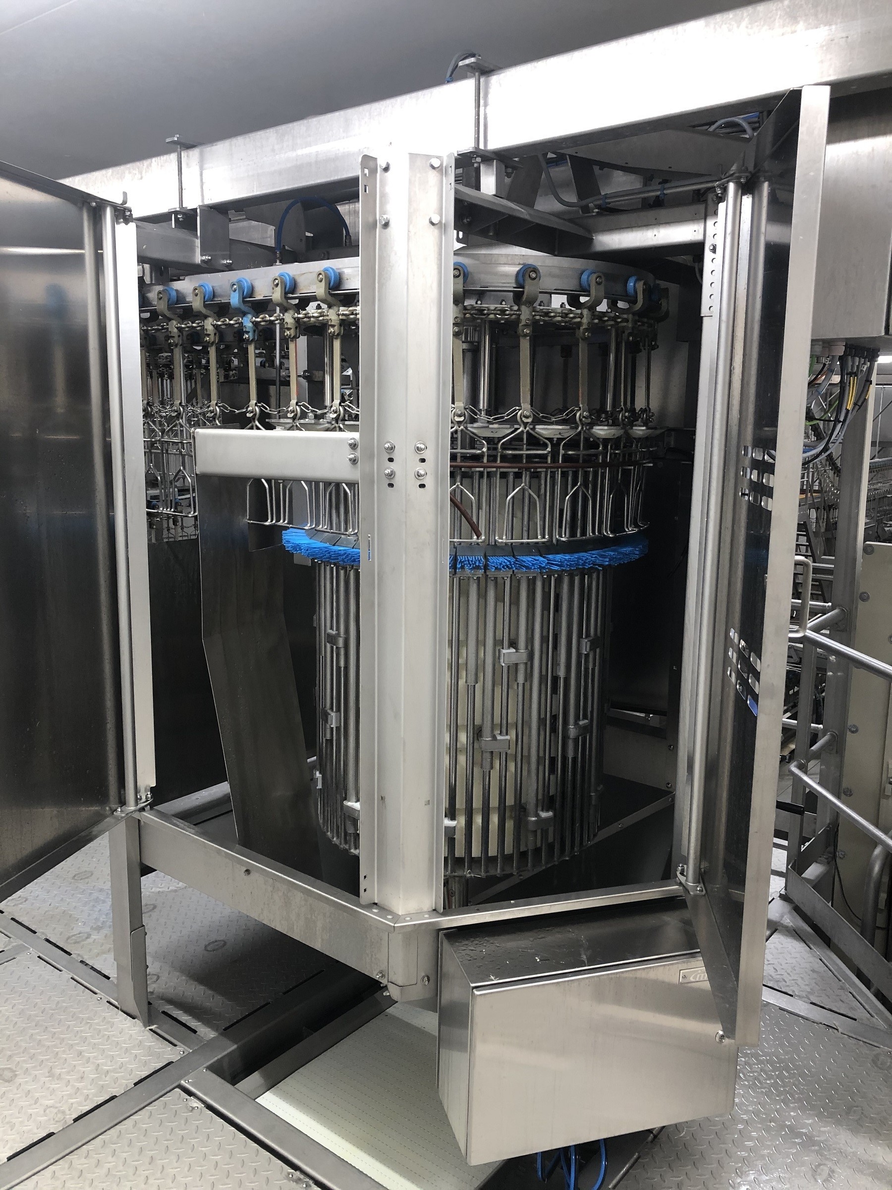 Separating the product flow of quality feet | Marel